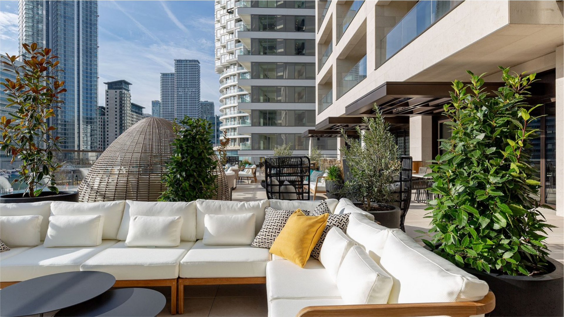 10 George Street is a skyscraper in Canary Wharf with terrace, lounge ...