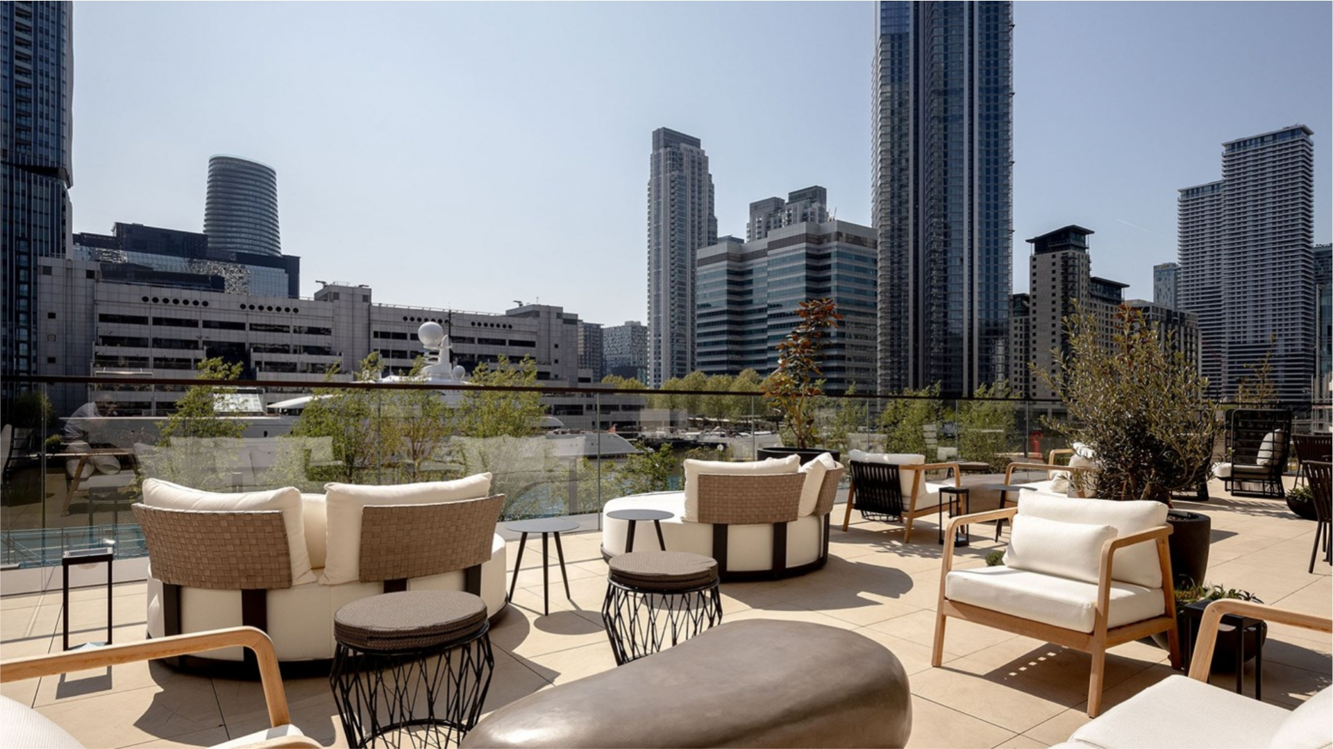 10 George Street is a skyscraper in Canary Wharf with terrace, lounge ...