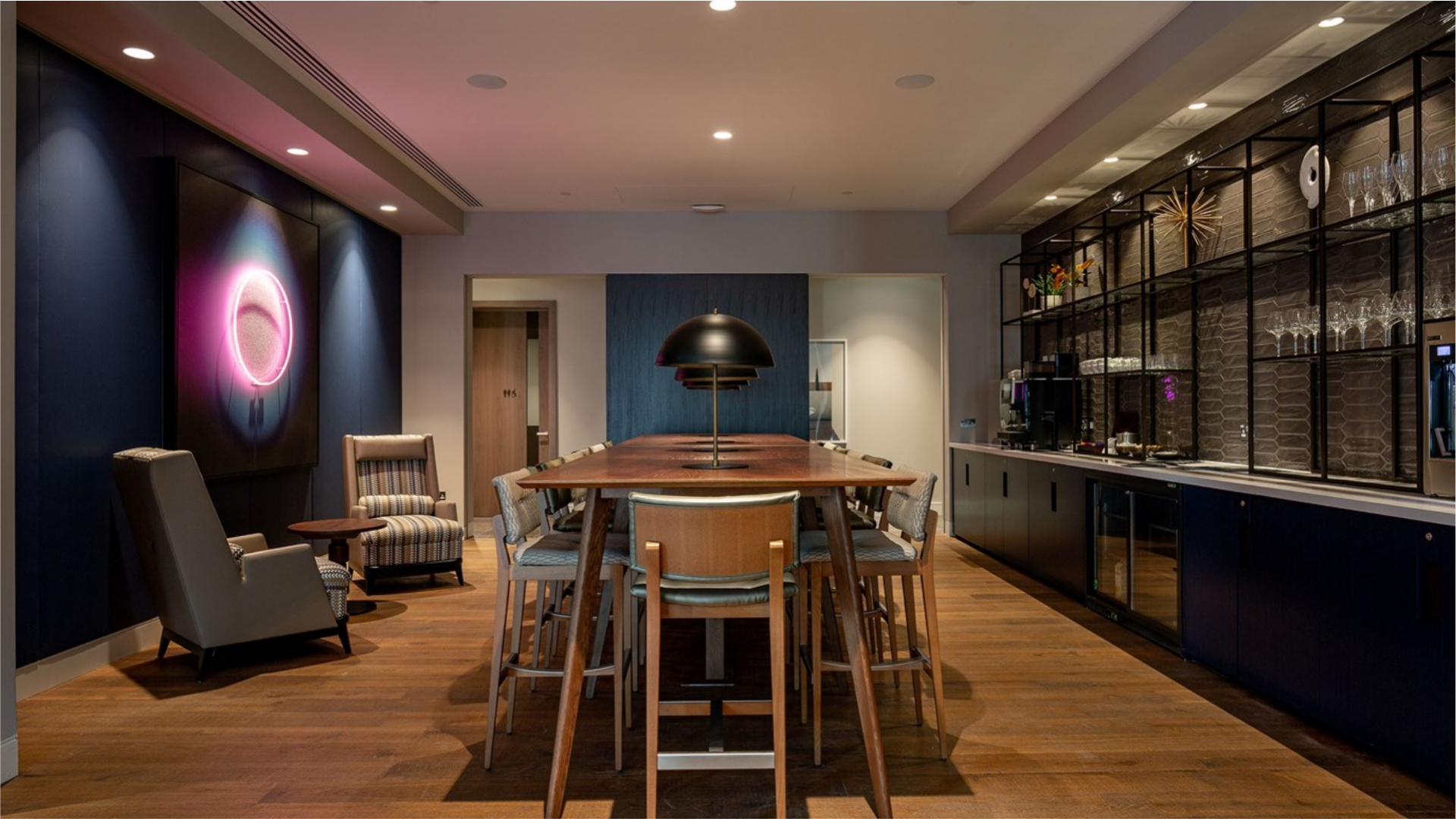 10 George Street is a skyscraper in Canary Wharf with terrace, lounge ...