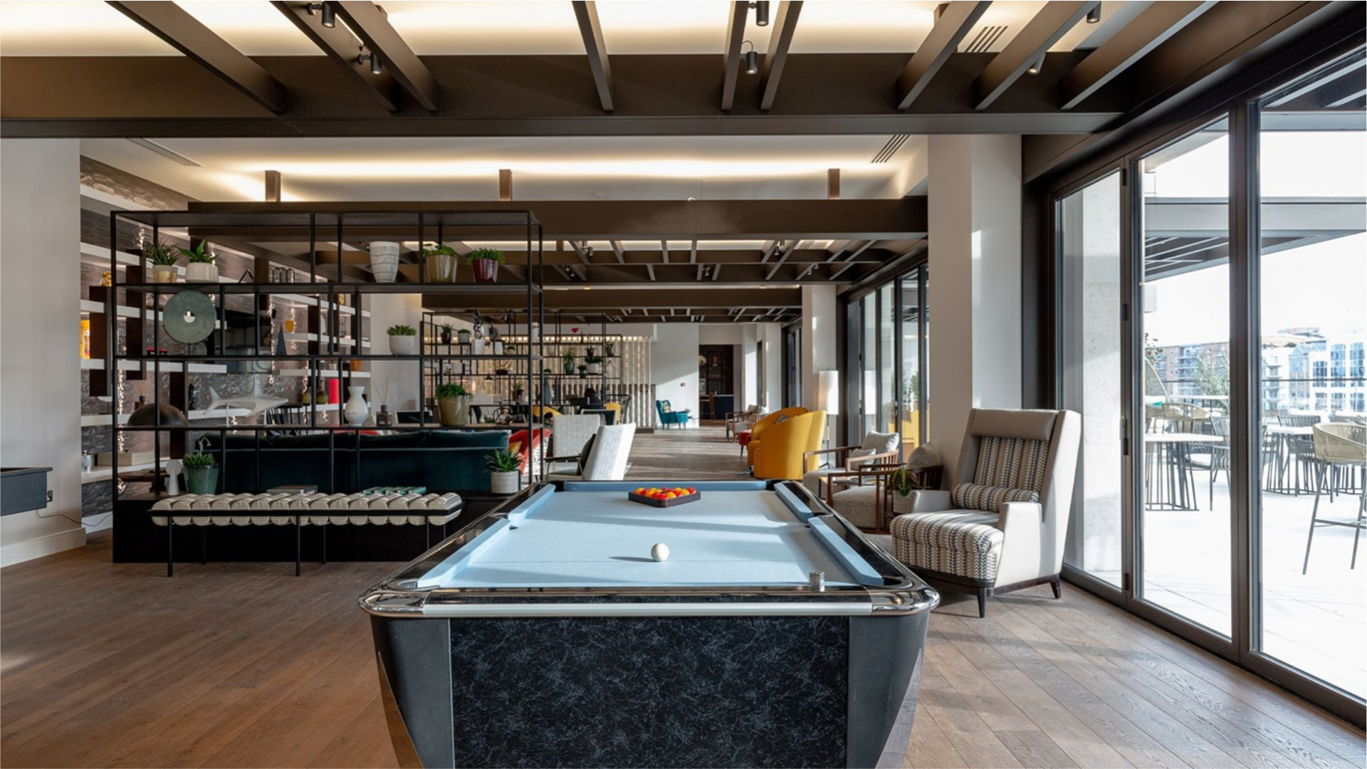 10 George Street is a skyscraper in Canary Wharf with terrace, lounge ...