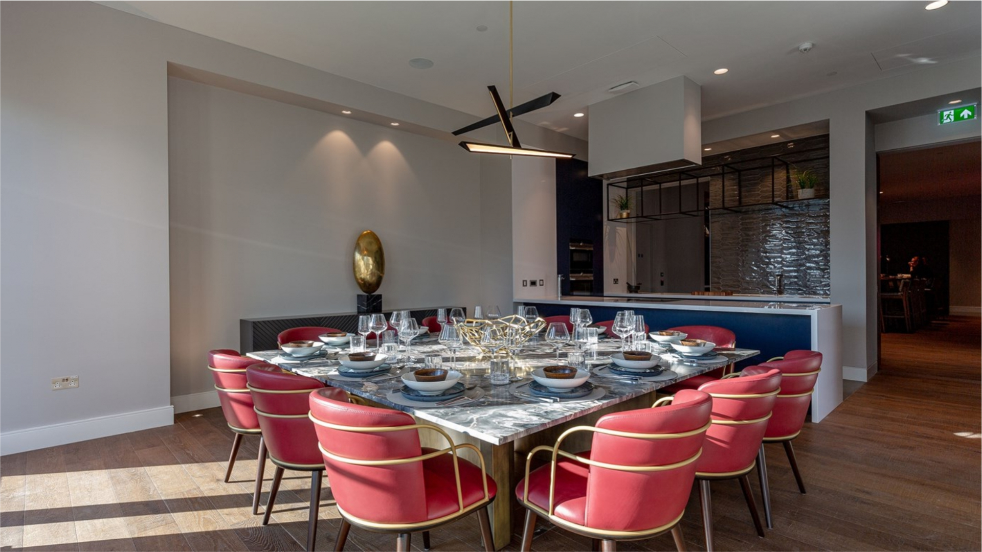 10 George Street is a skyscraper in Canary Wharf with terrace, lounge ...