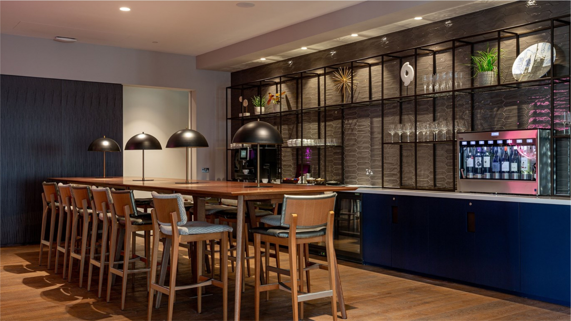 10 George Street is a skyscraper in Canary Wharf with terrace, lounge ...